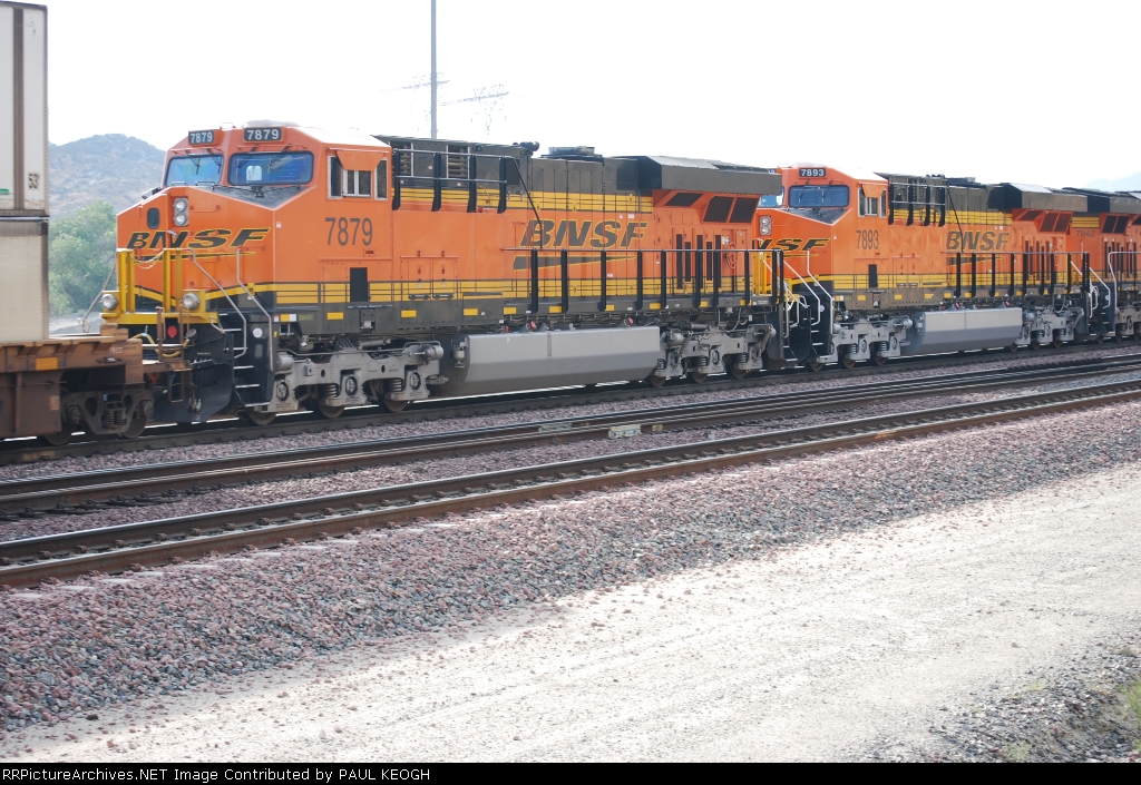 BNSF 7879 and BNSF 7893 roll eastbound pushing a Z-Train east as the #4 and #3 units.